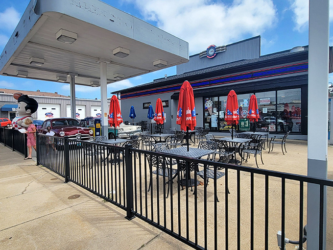 This unassuming storefront hides culinary treasures that would make roadside food legends weep with joy.