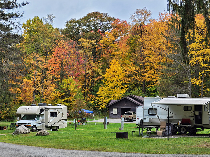 Nature's color palette on full display! Kooser Lake's emerald waters perfectly mirror the autumn foliage, creating a double dose of Pennsylvania's seasonal splendor.