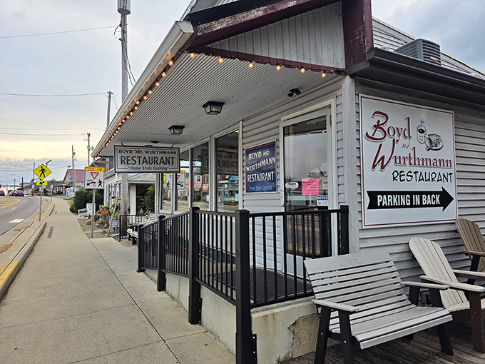 The unassuming exterior of Boyd & Wurthmann beckons like an old friend, promising comfort food and conversations that matter more than your Instagram feed.