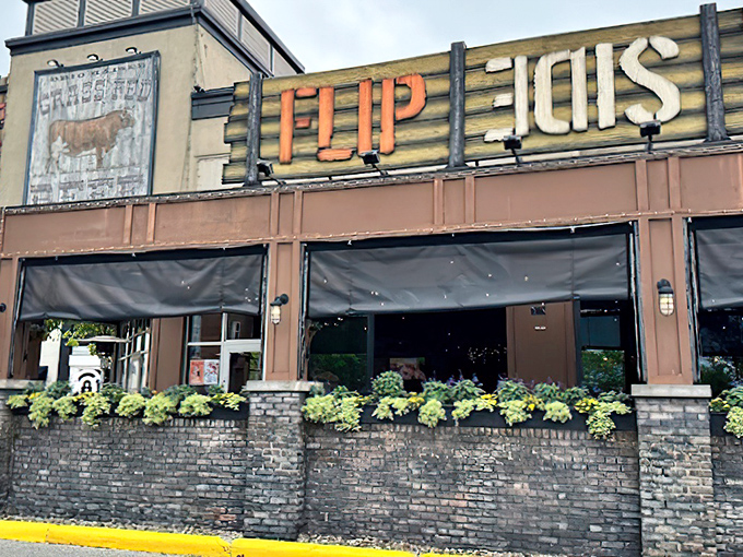 Flip Side's exterior blends seamlessly into Easton Town Center's upscale vibe, while promising something more substantial than mere shopping fuel. 