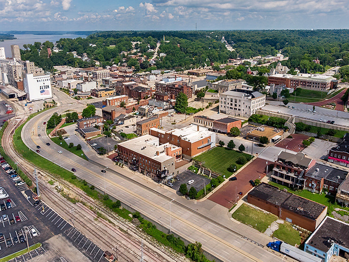 Alton unfolds like a storybook from above, where historic brick buildings and leafy neighborhoods create a patchwork quilt of Midwestern charm.