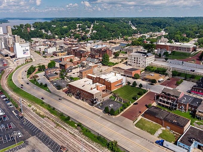 Alton unfolds like a storybook from above, where historic brick buildings and leafy neighborhoods create a patchwork quilt of Midwestern charm.