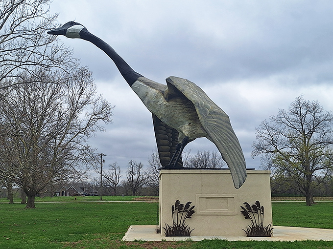 Maxie strikes her most majestic pose against Missouri's open sky. This 40-foot fiberglass wonder makes ordinary statues look like child's play.