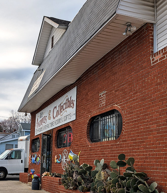 The brick fa&ccedil;ade of A-1 Antiques beckons with colorful marine-themed art and the promise of "20 ROOMS" &ndash; like a treasure map where X marks every spot.