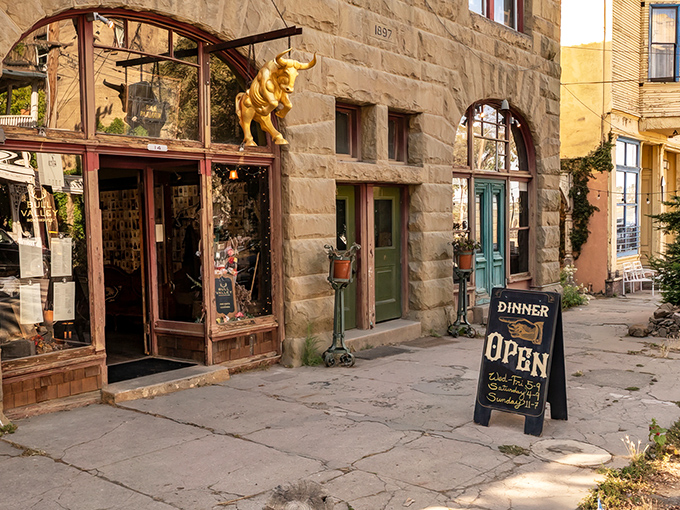 Stone walls and palm trees create the perfect California contradiction at Bull Valley Roadhouse. 
