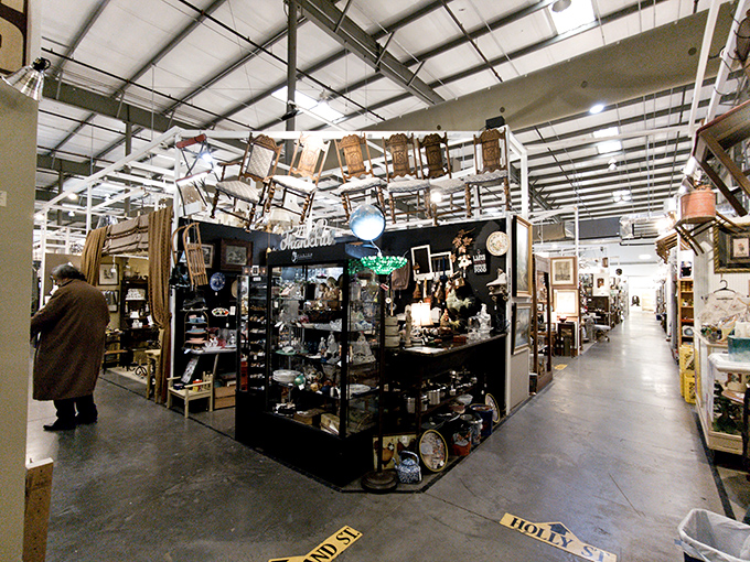 A treasure hunter's paradise where every booth tells a different story. This colorful maze of memories is just waiting to be explored.