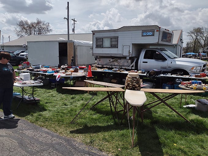 Treasure hunting at its finest! Tables laden with curiosities stretch across the fairgrounds, where one person's castoffs become another's must-haves.