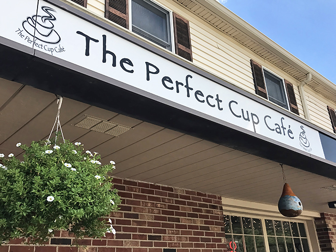 The unassuming brick facade of The Perfect Cup Cafe hides Delaware's breakfast paradise like a delicious secret waiting to be discovered.