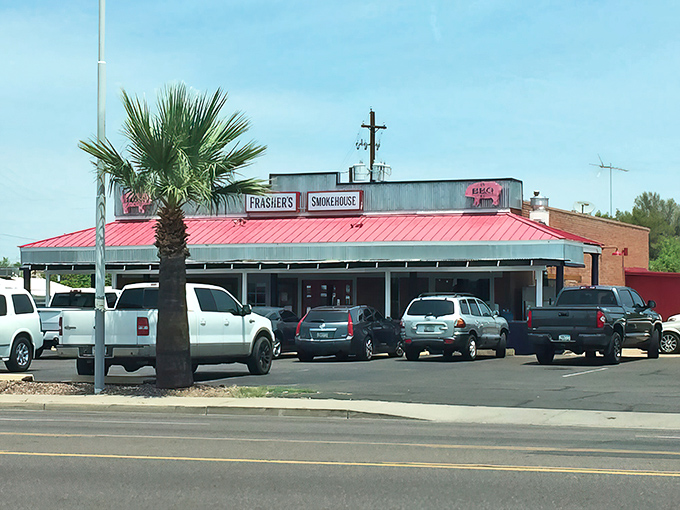Frasher's unassuming exterior might fool you, but that red roof and palm tree combo is like a beacon for BBQ pilgrims seeking smoky salvation.