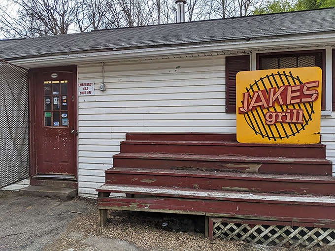 The unassuming exterior of Jake's Grill stands as a testament to the BBQ truth: the most modest buildings often hide the most magnificent flavors.