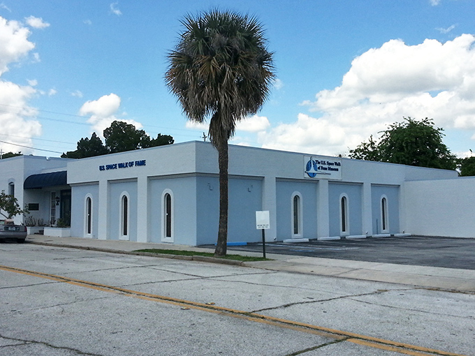 The ultimate Florida welcome committee: a space shuttle model and rocket engine greeting visitors outside the museum. Space exploration's version of a garden gnome!