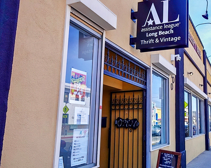 The navy blue fa&ccedil;ade of Assistance League Thrift Shop stands proudly on the street, like a treasure chest waiting to be opened by curious bargain hunters.