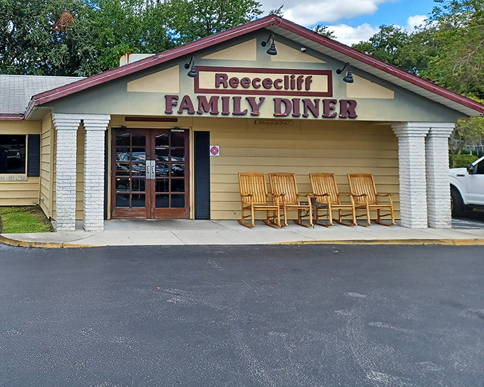 Those rocking chairs aren't just for show&mdash;they're for the inevitable wait when half of Lakeland decides they need pancakes at the same time.