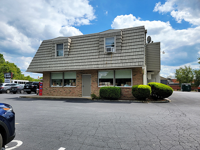 That iconic mansard roof isn't just architectural flair—it's a beacon for hungry travelers seeking comfort food nirvana in Amish Country.