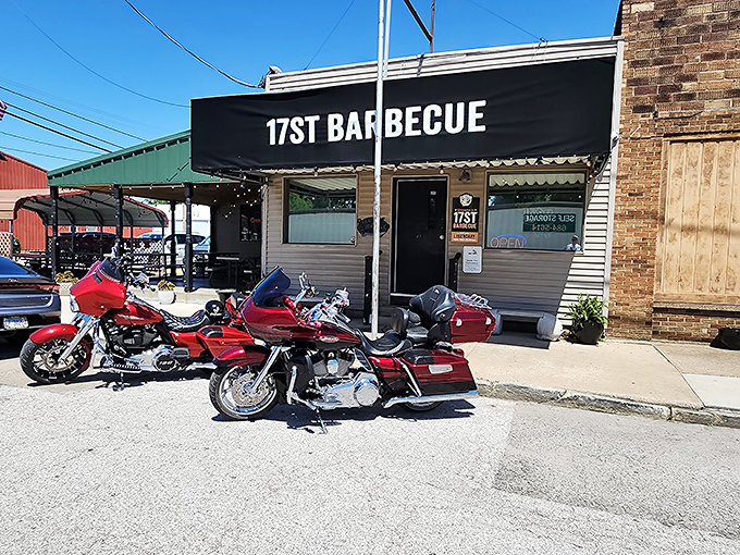 The unassuming exterior of 17th Street Barbecue proves once again that the best BBQ joints don't waste money on fancy facades—they invest in smokers.