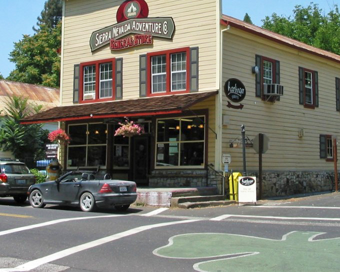 Main Street Murphys offers that perfect small-town charm where Gold Rush history meets wine country sophistication, all wrapped in Sierra foothills beauty.