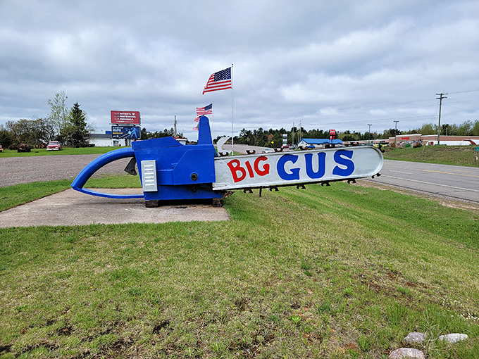 Big Gus, the world's largest chainsaw, greets visitors like an overeager blue puppy &ndash; if puppies could slice through redwoods and weighed 123 tons.