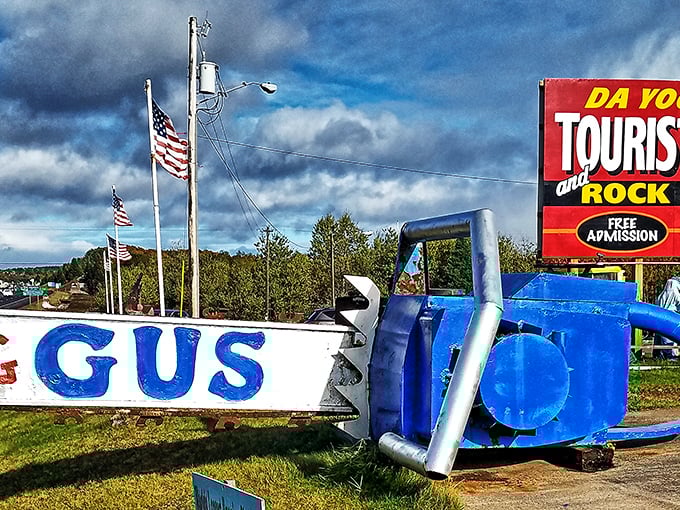 Big Gus, the world's largest chainsaw, greets visitors like an overeager blue puppy &ndash; if puppies could slice through redwoods and weighed 123 tons.