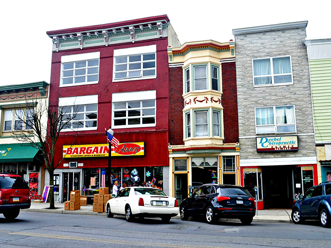 Main Street charm with a splash of color! Shenandoah's historic buildings house local businesses where your dollar stretches further than your grandmother's cookie dough.