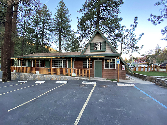 This quaint mountain lodge could double as a film set for the next great outdoor adventure movie or cozy holiday romance.