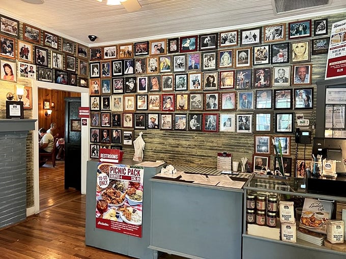 The wall of fame showcases visitors from presidents to rock stars &ndash; all equal citizens in the democratic republic of good eating. 