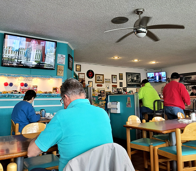 Real people eating real food at real prices &ndash; no Instagram filters needed when the scene looks this authentic.