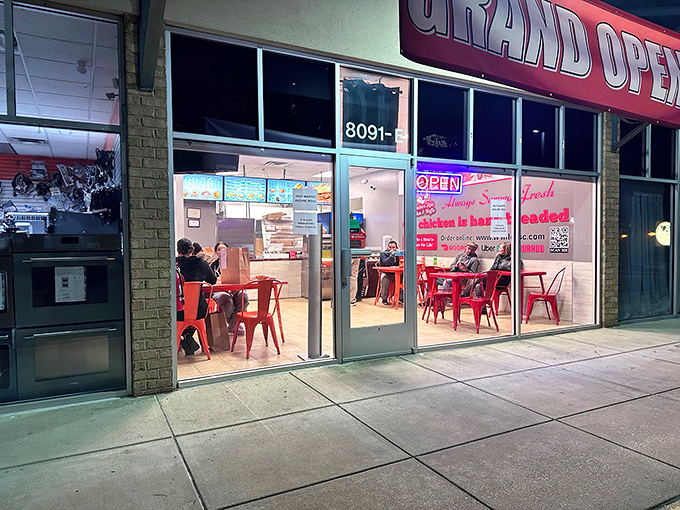 Even at night, the warm glow of Southern Style beckons hungry diners like moths to a deliciously crispy flame.