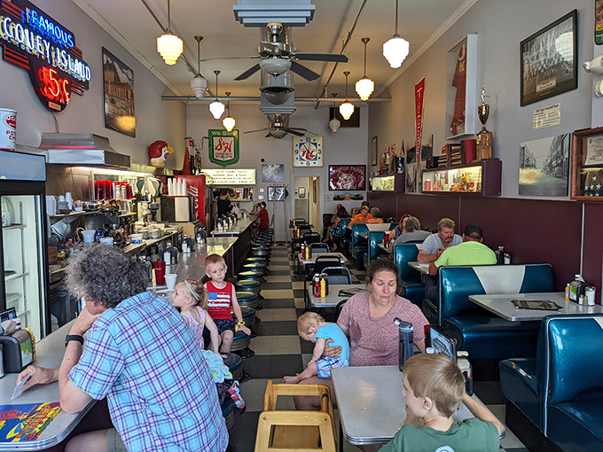 Where families gather to share meals and stories. These booths have witnessed first dates, birthday celebrations, and everyday moments worth savoring.