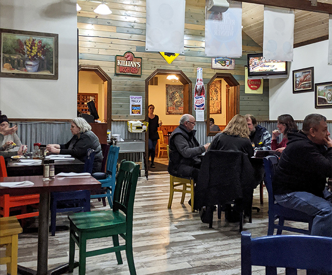 Where strangers become friends over shared appreciation of smoke, sauce, and the universal language of "mmmmm."