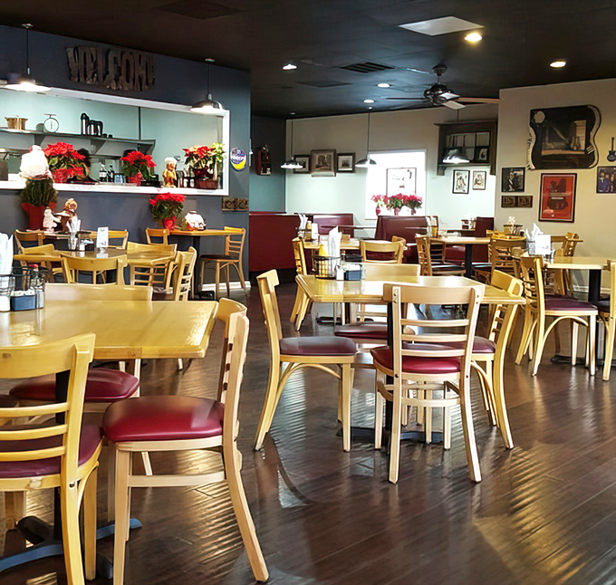 The dining room has that "Goldilocks" quality&mdash;not too fancy, not too casual, just right for enjoying food that demands your full attention.