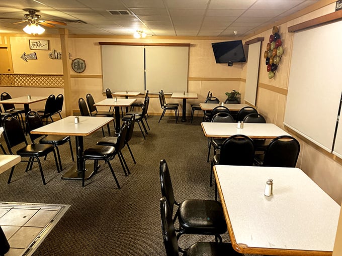 The dining area isn't trying to impress you with fancy decor&mdash;it's saving all that energy for what's about to happen on your plate.