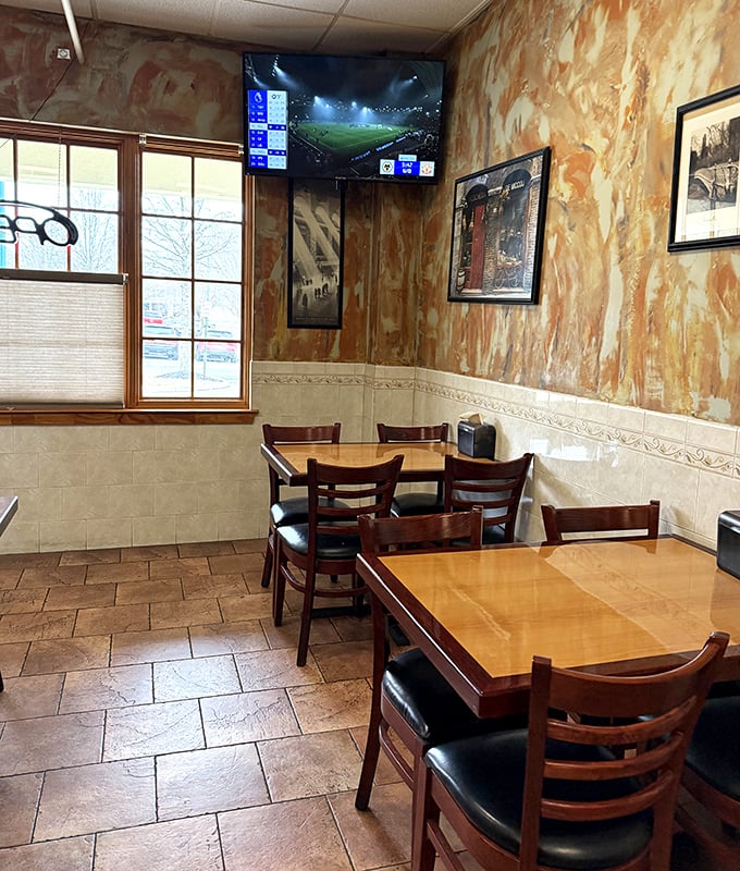 Sports on the screen, comfort food on the table&mdash;this corner spot offers the perfect setting for both serious eating and casual conversation.