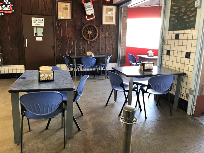 Nautical nostalgia meets no-nonsense dining. The indoor seating area's ship wheel and wood paneling channel old-school fisherman vibes without the seasickness.