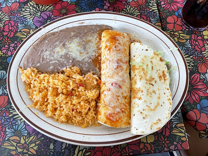 The combination plate doesn't believe in making you choose. It's the "why not have it all?" philosophy that makes Tuesday feel like Saturday.