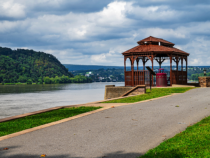 This riverside gazebo offers front-row seats to the Susquehanna's majesty, a perfect spot for contemplation without the premium price tag.