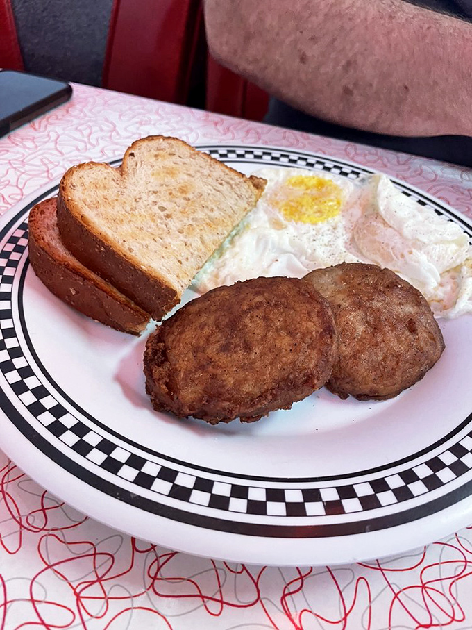 A sandwich that doesn't mess around, paired with mac and cheese that would make your grandmother both proud and jealous.