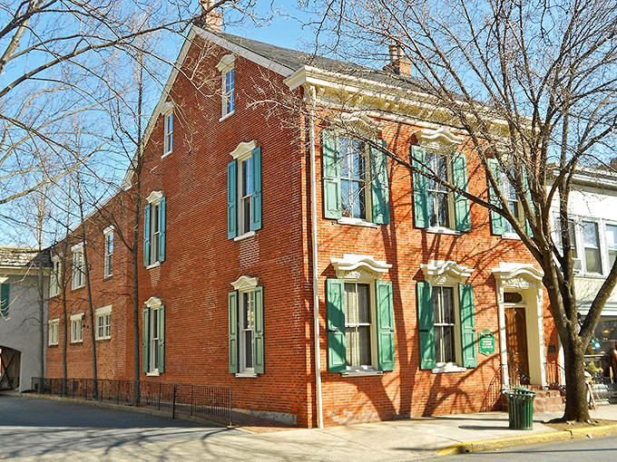 The Sutter House showcases the kind of residential architecture that makes you wonder why we stopped building homes this beautiful.