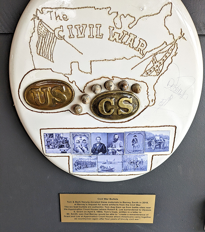 History buffs will appreciate this Civil War commemorative seat featuring authentic uniform buttons and historical imagery from America's defining conflict.