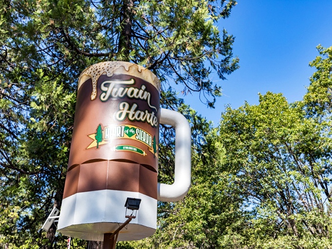 The giant beer mug landmark &ndash; because nothing says "mountain vacation" quite like oversized beverage sculptures among the pines.