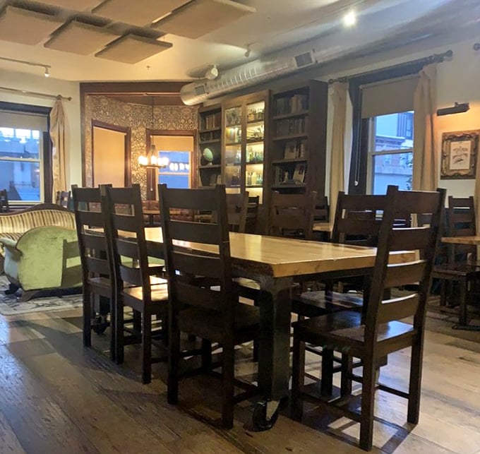 Library meets dining room in this upstairs sanctuary. The kind of space where you could linger for hours over coffee and solve all the world's problems. 