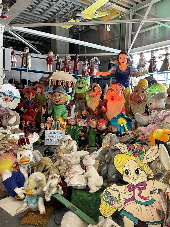 Snow White's dwarfs meet Easter bunnies in this delightfully bizarre corner. Childhood memories collide in three dimensions!