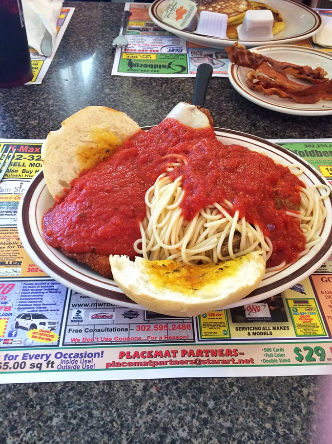 Spaghetti and garlic bread at a diner? When it looks this good, who cares about culinary boundaries? Comfort food knows no limits.