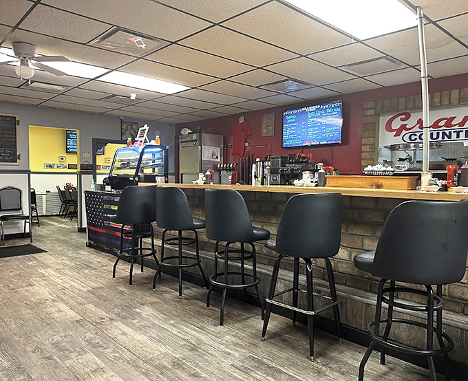 The counter seating&mdash;where breakfast philosophers gather to contemplate life's important questions, like "How do they get those home fries so crispy?"