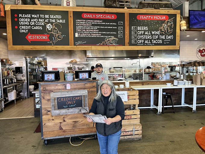 The counter where dreams are ordered, paid for, and served on metal trays. Notice the lighthouse &ndash; it's guiding you to flavor salvation.