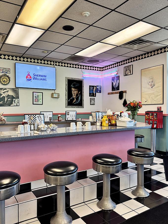 Counter seating: front-row tickets to the greatest show in town, complete with Elvis watching over your coffee refills.