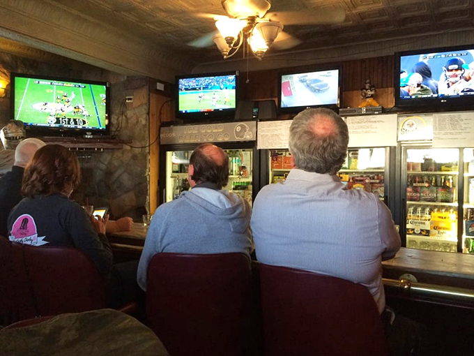 Sports on the screens, cold drinks at the ready—this is where Altoona locals come to celebrate victories or commiserate defeats.