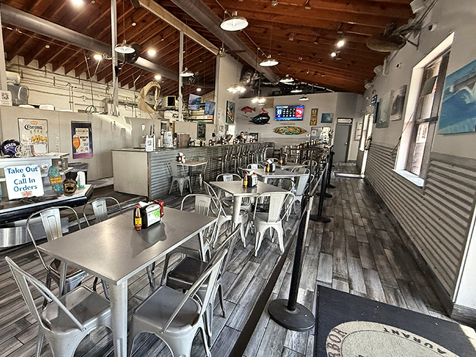 Industrial-meets-coastal in this no-nonsense dining room where the focus stays squarely where it belongs&mdash;on incredibly fresh seafood. Function beautifully serving flavor.