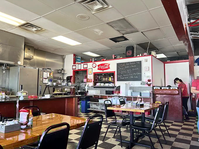 The open kitchen concept wasn't invented by trendy restaurants&mdash;diners perfected it decades ago. Nothing to hide when you're doing everything right.