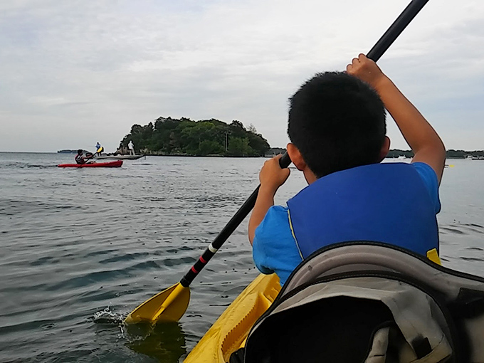 Paddling perspective: from a kayak, the island looks different, the water feels closer, and office emails suddenly seem very, very far away.