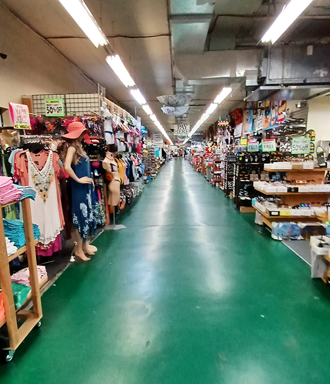 Mannequins modeling Florida vacation wear that somehow looks better here than it will in your Facebook photos back home.